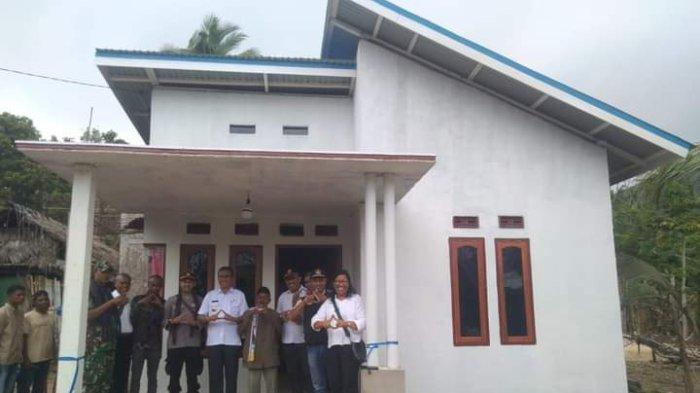 Penjabat Bupati Flores Timur Resmikan Rumah Layak Huni dan Gedung Balai ...