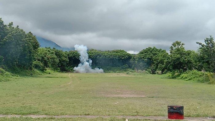 Tim Gegana Polda NTT Musnahkan 98 Detonator dan 10 Bom Ikan di Lapangan ...