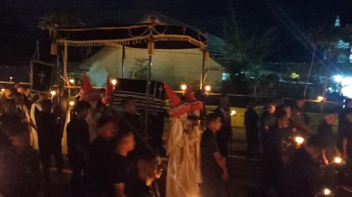 Semana Santa 2023, Patung Tuan Ma dan Tuan Ana Diarak Keliling Kota Larantuka Flores Timur ...