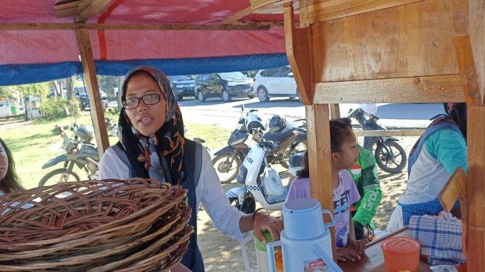 Pedagang Nasi Uduk di Labuan Bajo Senang Omzet Meningkat Selama KTT ... Pedagang Nasi Uduk di Labuan Bajo Senang Omzet Meningkat Selama KTT ...