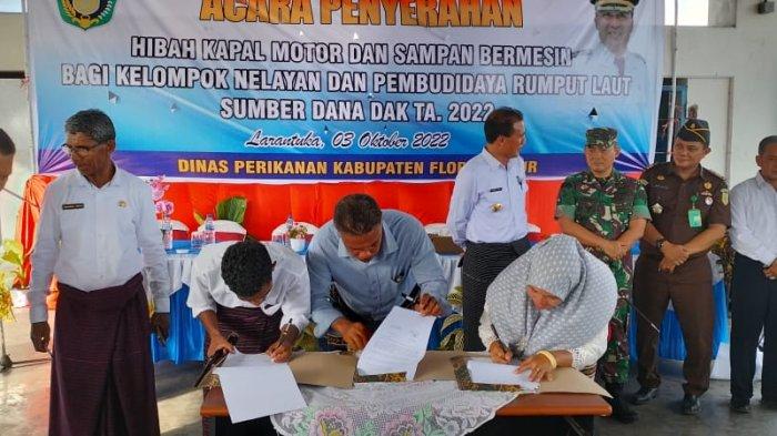 Nelayan Flotim Terima Kapal Motor dan Perahu Bermesin - Tribunflores.com