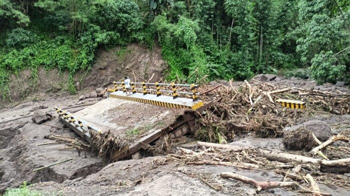 Kadis PUPR Sikka Tinjau Lokasi Jembatan Ambruk di Palue - Tribunflores.com