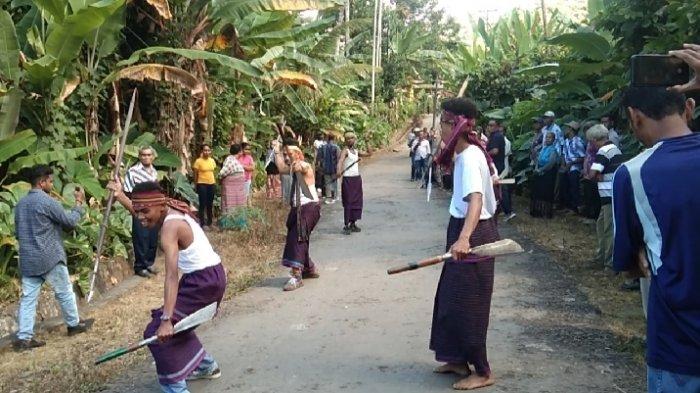 Tarian Hedung Adonara, Makna Sukacita Menang Perang Masa Lampau ...