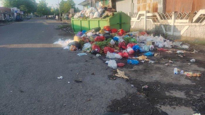 Sampah Menumpuk Sebarkan Bau Busuk di Tiga Lokasi Kota Maumere ...