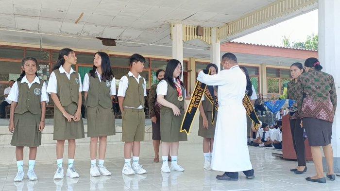 Puluhan Siswa Berprestasi di SMPK Frater Maumere Terima Penghargaan di ...