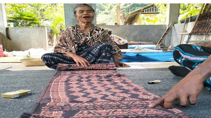 Toleransi Katolik dan Muslim Ndona Ende Tergambar dari Motif Tenun Ikat ...