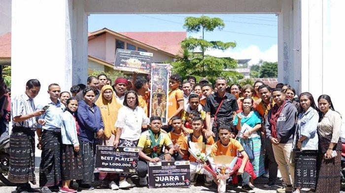 SMANSA Bajawa Juara Umum Turnamen Futsal Ekonomi Cup VII di Ende, Dipta ...