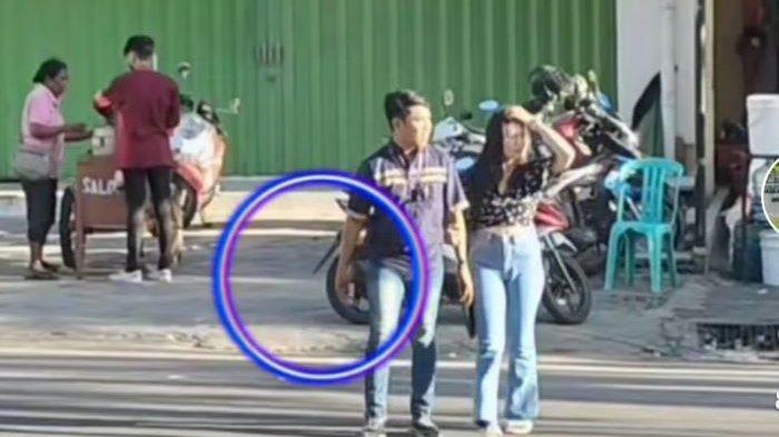 Momen Seorang Pria Asal Ntt Bantu Seorang Cewek Seberangi Jalan Viral