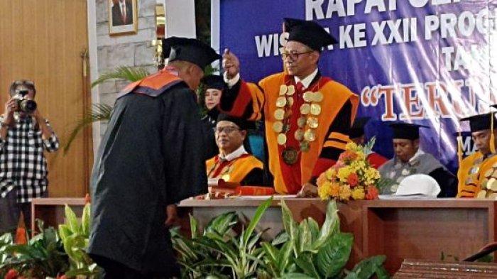 UNIPA Indonesia di Maumere Wisudakan 546 Mahasiswa, Rektor: Terus ...