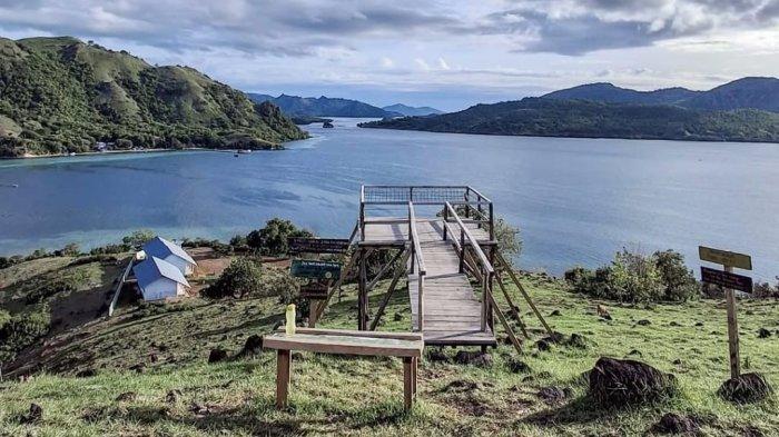 Bukit Anjungan Warloka Pesisir, Tawarkan Pemandangan Indah di Sudut ...