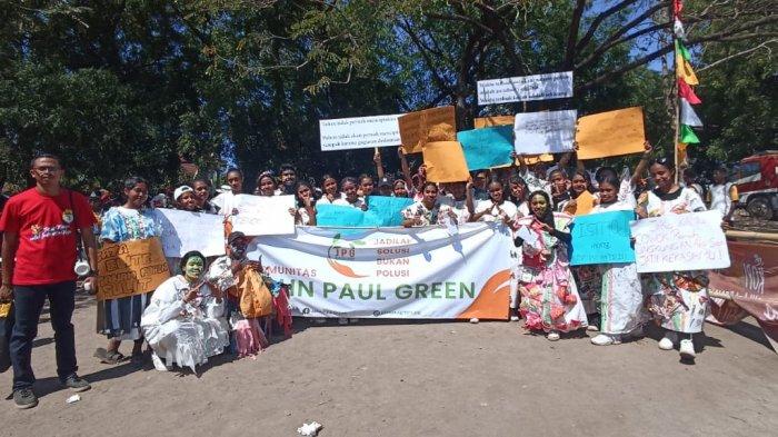 Komunitas John Paul Green Pungut Sampah Sepanjang Rute Karnaval di Kota ...