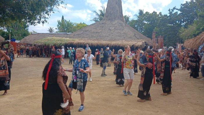 Menelusuri Kampung Adat Prailiu, Destinasi Wisata Budaya di Sumba Timur ...
