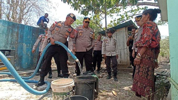 Krisis Air Bersih, Polres Sikka Salurkan 20 Ribu Liter Air Bersih Untuk Warga di Hurabegor Sikka ...