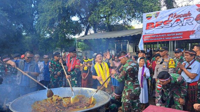 Satgas Yonkav 6/Naga Karimata dan Bobon Santoso Gelar Makan Besar Kuali Merah Putih di Wini ...