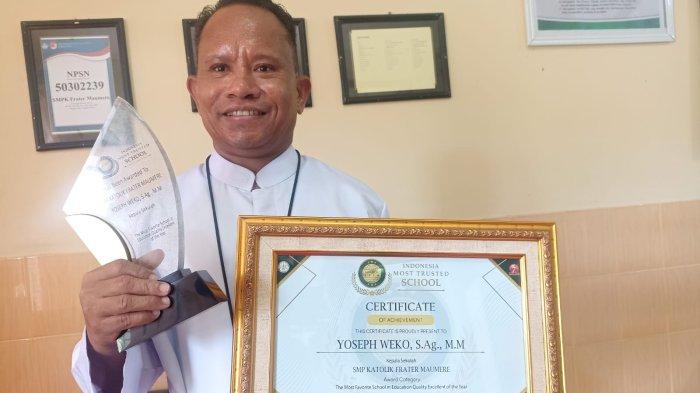 Profil Kepala Sekolah SMPK Frater Maumere di Sikka - Tribunflores.com