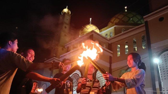 Malam Takbir Idul Fitri 2024 di Maumere, OMK Ikut Pawai Obor Bersama ...