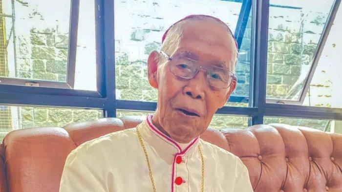 Profil Uskup Emeritus Keuskupan Bogor Michael Angkur, Pernah Jadi ...