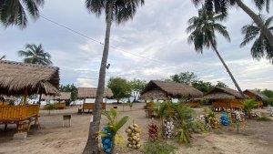 Pesona Pantai Watotena Adonara, Suguhkan Gradasi Pesisir dan Laut yang ...