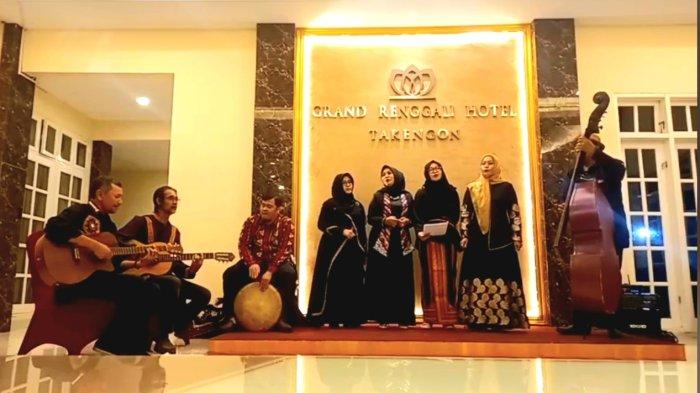 Zola Akustik Bawakan Lagu Renggali di Hotel Renggali Takengon ...