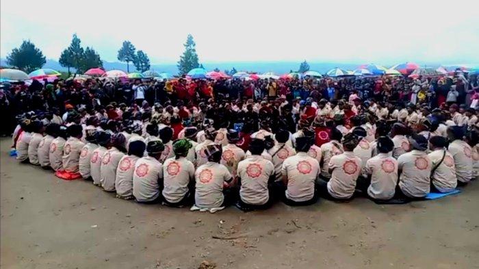 Didong Masal 300 Guru Benar-Benar Menciptakan Kemeriahan HUT Bener ...