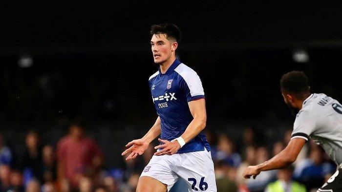 Pemain Indonesia Elkan Baggott dan Mantan Manchester United Axel ...