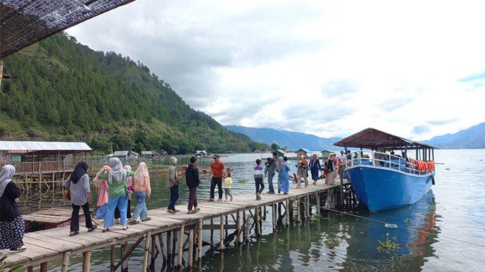 Libur Tahun Baru 2024, Omzet Pedagang di Objek Wisata Danau Lut Tawar ...