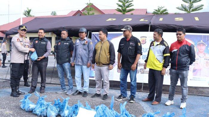 Lestarikan Tradisi Meugang, Kapolres Bener Meriah Bagikan Daging untuk Personel dan Wartawan ...