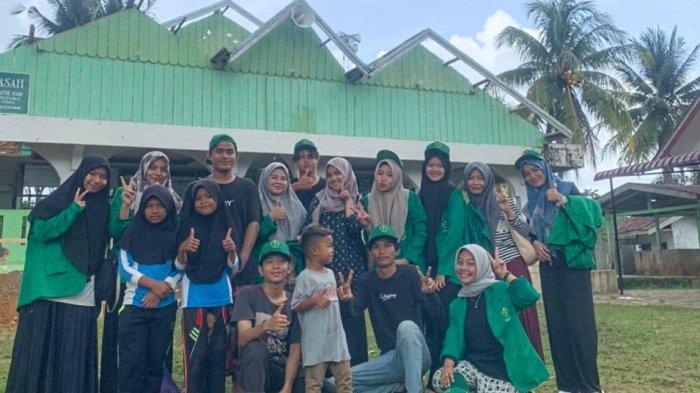 Masyarakat Bersama Mahasiswa KKN Unimal Renovasi Meunasah di Aceh Utara ...