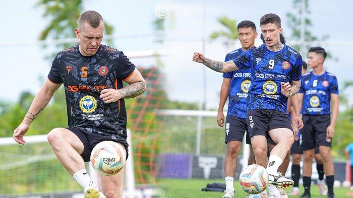 Liga 2 2024/2025: Adam Mitter Bomber Asal Inggris Telah Merapat Latihan ...