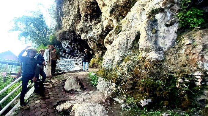 Rombongan Seniman Luar Daerah, Wisata Prasejarah di Mendale dan Pukes ...