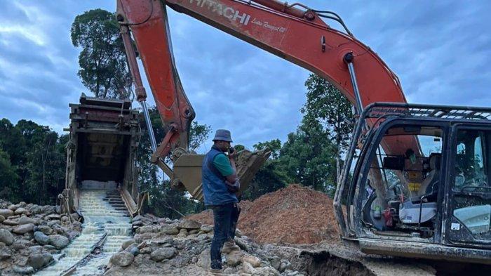 Empat Penambang Emas Ditangkap Polisi di Nagan Raya, Satu Beko Disita - tribungayo.com