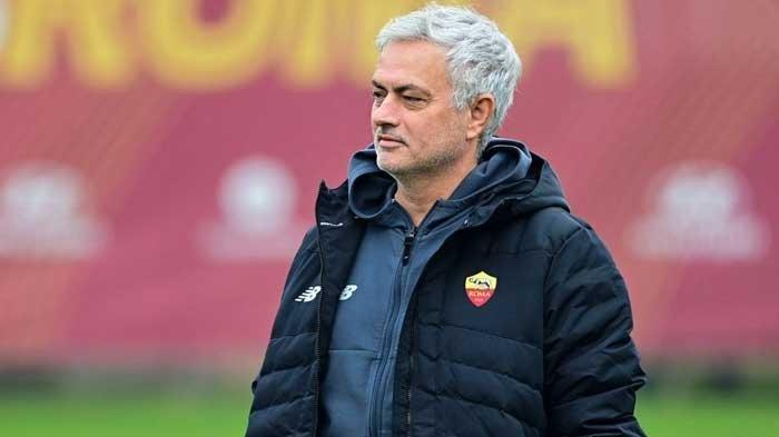 Jose Mourinho Frustrasi dengan Cederanya Chris Smalling, AS Roma Buru ...