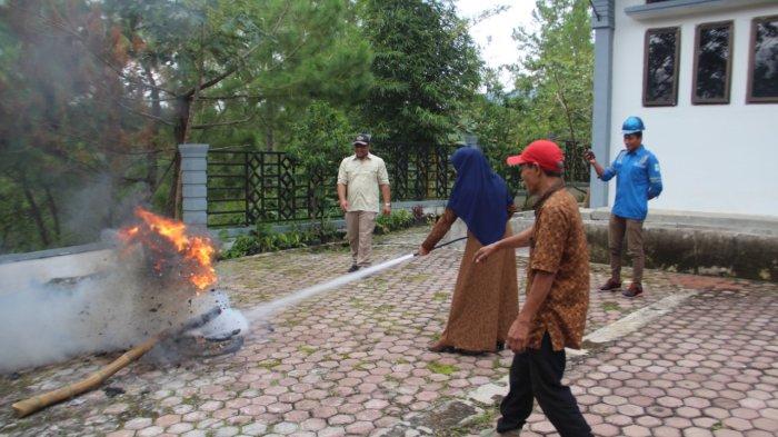 BPBA Salurkan 110 Tabung Racun Api Untuk SMA di Gayo Lues - tribungayo.com