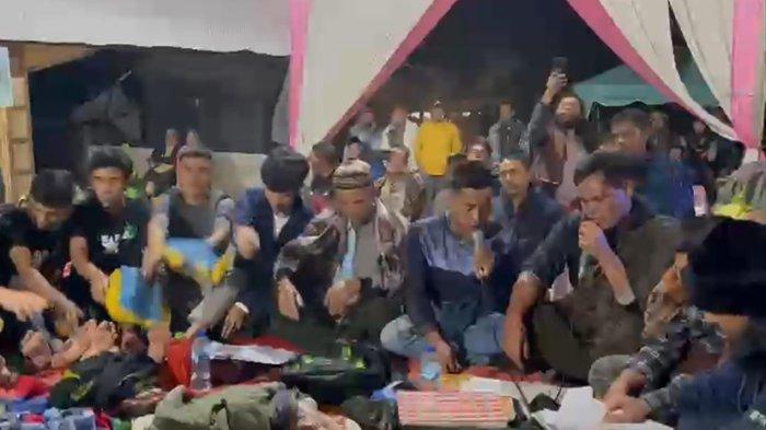 Pertunjukan Didong Jalu, Musara Bintang dan Siner Pagi Mude di Kampung ...