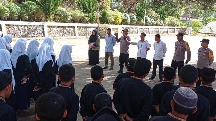 Sosialisasi Bahaya Narkoba ke Siswa, Kapolsek Kunjungi SMAN 1 Terangun Gayo Lues - tribungayo.com