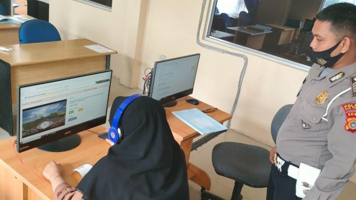 SIM Keliling Aceh Tenggara, Pembuatan SIM Peserta Jalani Tes Ujian ...