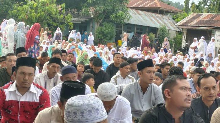 Salat Idul Adha di Lapangan Masjid Al Azhar Lawe Loning Aman Aceh ...