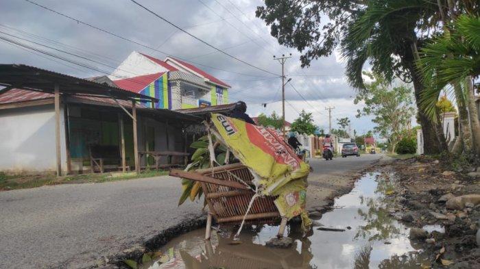 Aspal Jalan KH Adam Zakaria-Gorontalo Jadi Momok untuk Pengendara ...