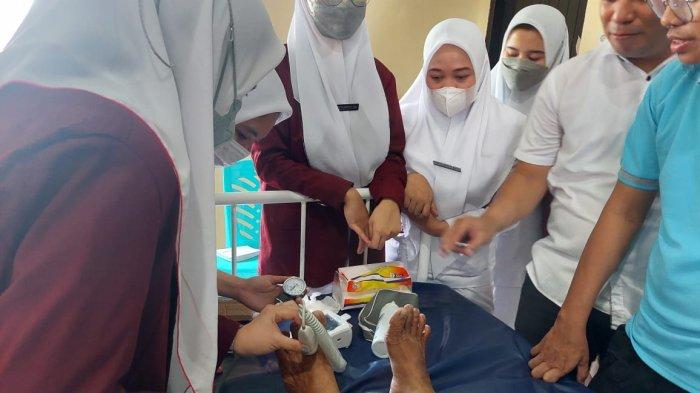 Mahasiswa UNG dan Himpunan Perawat Luka Indonesia Deteksi Dini Diabetes ...