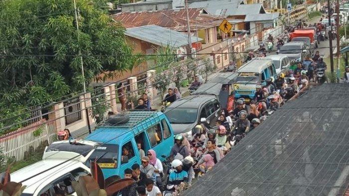 Libur Awal Tahun 2023 Sebabkan Kemacetan di Jalan Pesisir Gorontalo ...