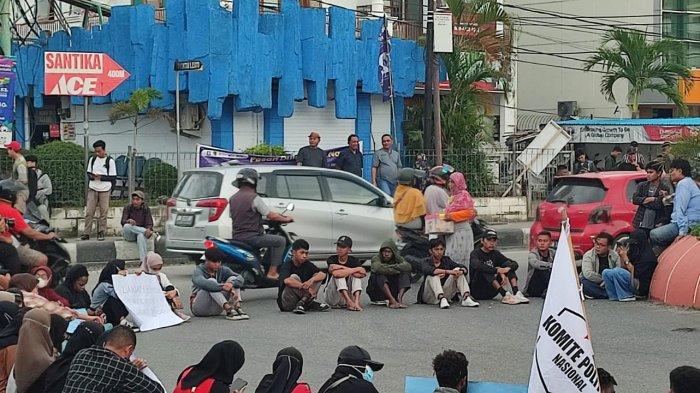 Popolulu dan Sabongi Laris Manis Diborong Pengunjuk Rasa di Bundaran ...