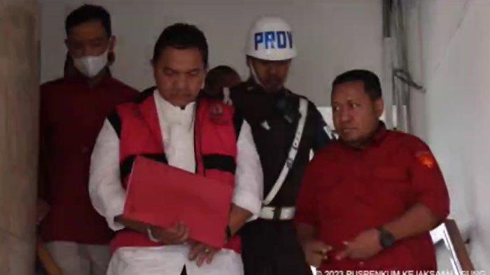 Anggota BPK Achsanul Qosasi Resmi Tersangka Kasus Korupsi BTS, Diduga ... Anggota BPK Achsanul Qosasi Resmi Tersangka Kasus Korupsi BTS, Diduga ...