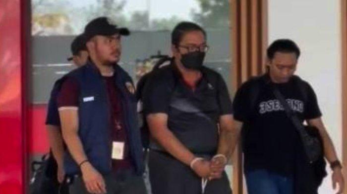 Terungkap! Tampang Admin Grup Facebook Penyuka Inses Ditangkap di Bali, Ternyata Tour Guide ...