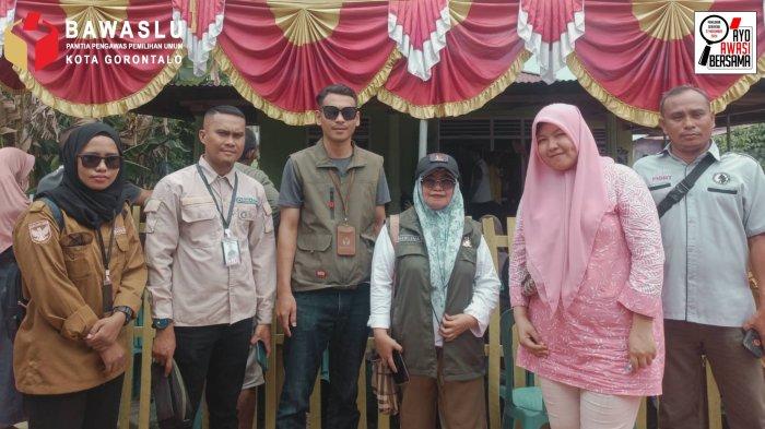 Anggota Bawaslu Kota Gorontalo Herlina Antu Awasi Kampanye Hari Pertama di Kota Utara - Tribun ...