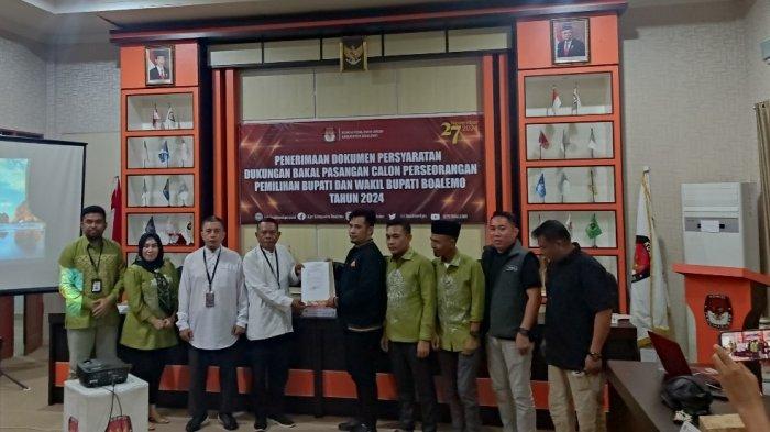 Burhanudin Pulubuhu Dan Rivendi Daftar Jadi Calon Bupati Dan Wabup Via