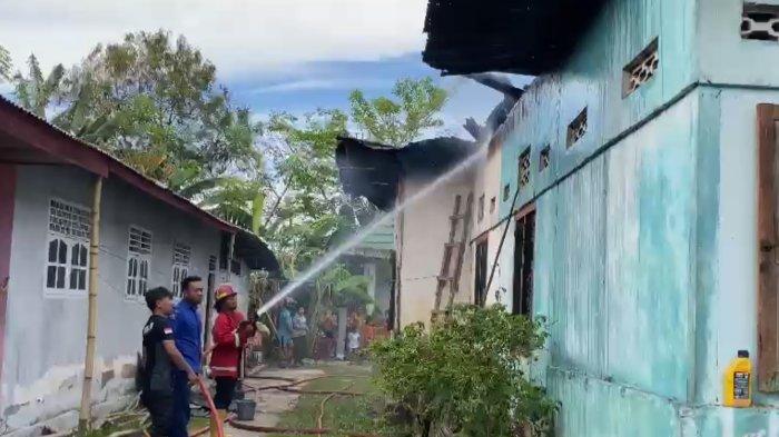2 Sepeda Motor Terbakar Bersama Rumah di Poowo Gorontalo, Atap Ludes tapi Dinding Masih Kokoh ...