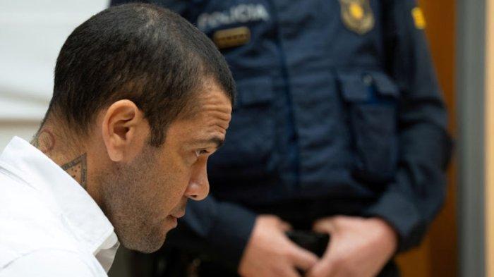 Dani Alves, Mantan Pesepak Bola Brasil Dipenjara atas Kasus Pelecehan Seksual di Barcelona ...