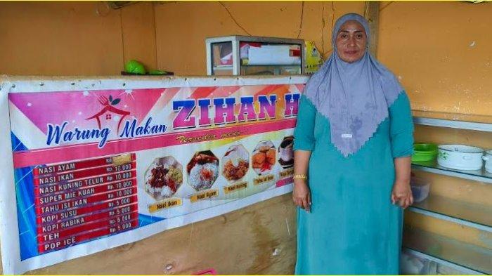 Cerita Epi Toyi, 20 Tahun Jualan di Depan Pelabuhan Penyeberangan ...