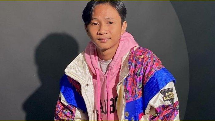 Di Tengah Kesibukan Syuting, Fajar Sadboy tak Lupa Telepon Orang Tua Setiap Malam - Tribun Gorontalo