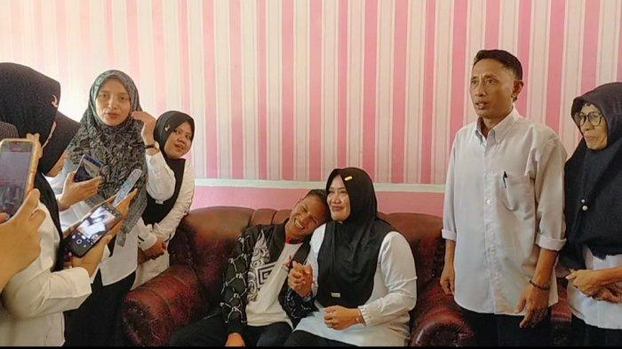 Owan Boalemo Kembali ke Sekolahnya, Guru dan Siswa Terharu - Tribun ...